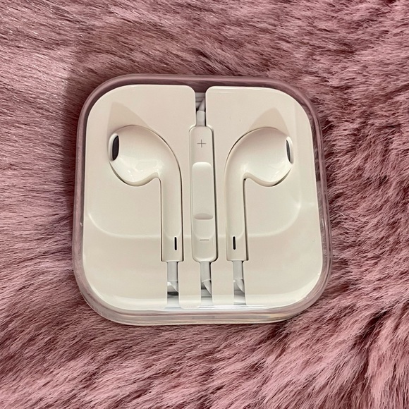 Apple | Headphones | Nwot Original Apple Earpods Headphones 35mm Jack ...